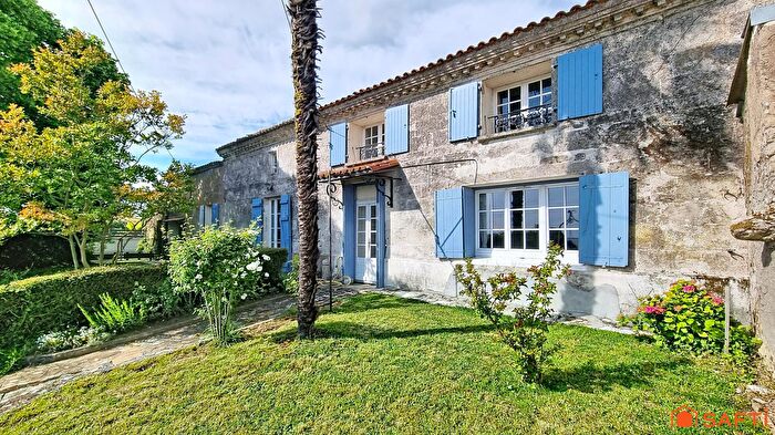 Maison 9 pièces à Chenac-Saint-Seurin-dUzet, à vendre