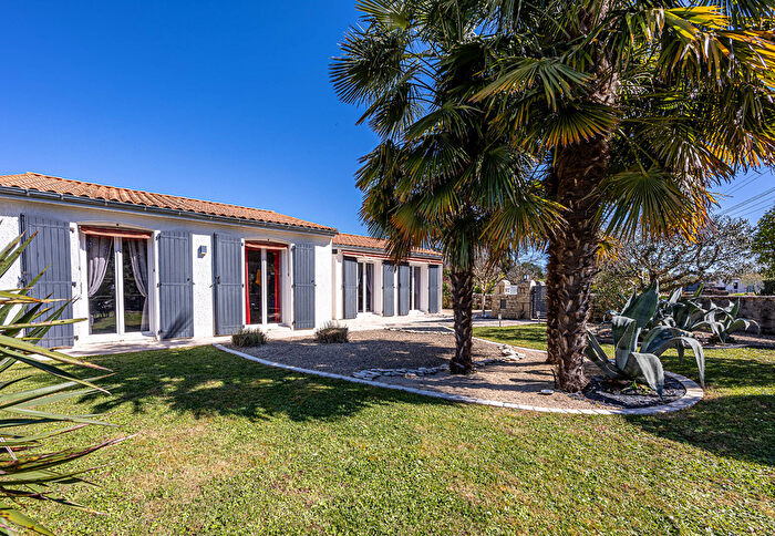 Maison à vendre - Vouillé - 7 pièces - 4 chambres