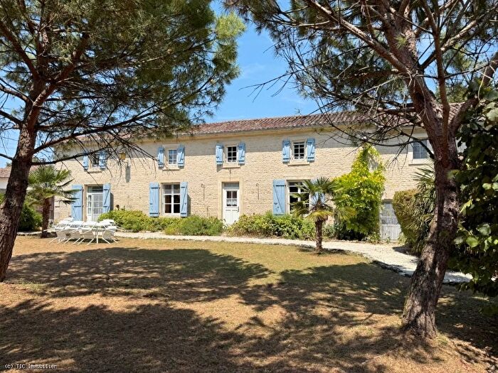 Villefagnan - Maison 8 pièces à vendre