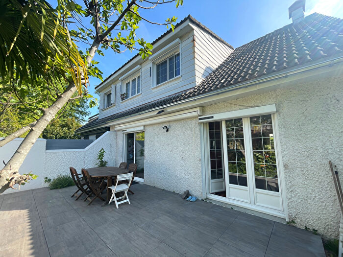 Maison à louer - Pau, Pau Sud - 5 pièces - 2 chambres