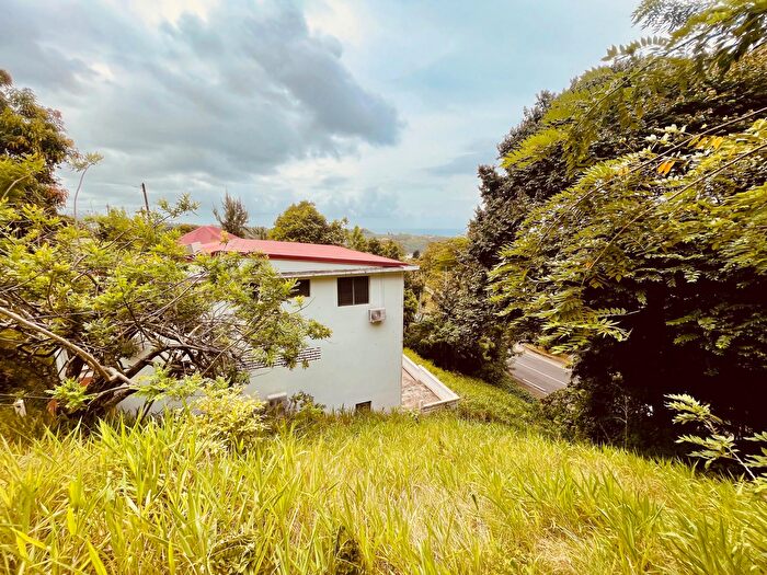 Maison à vendre - Le Marigot - 9 pièces - 6 chambres