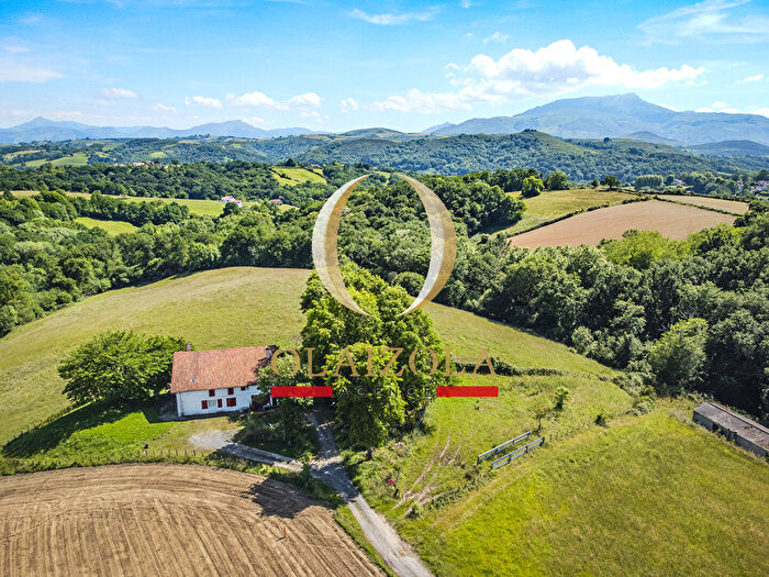 Maison à vendre - Saint-Pée-sur-Nivelle - 10 pièces - 7 chambres