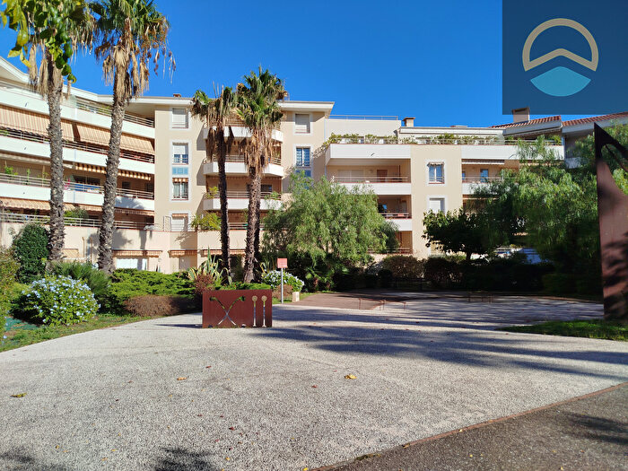Appartement à vendre - Hyères, Centre-ville - 4 pièces - 3 chambres