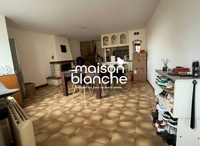 Centre Ville, Saint-Maixent-lécole : Appartement 3 pièces à louer