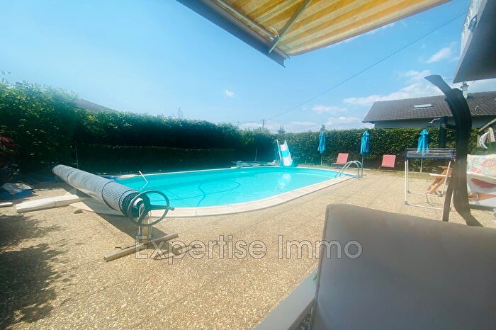 Maison 10 pièces à Sainte-Croix-en-Plaine, à vendre