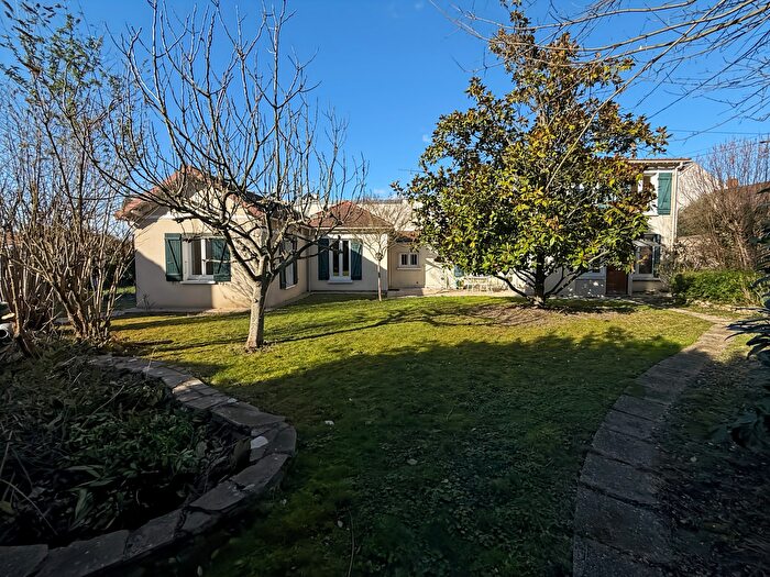 Maison à vendre - Noisy-le-Grand, Nord - 5 pièces - 3 chambres