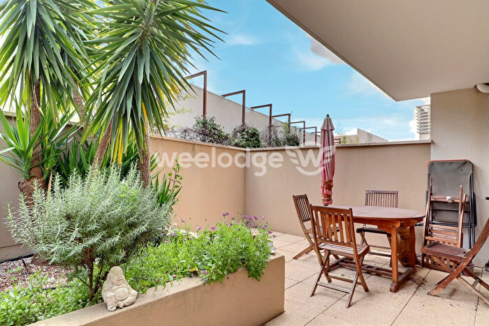 Appartement à vendre - Salon-de-Provence - 4 pièces - 3 chambres