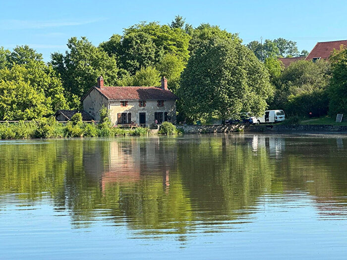 Maison à vendre - Meilhac - 5 pièces - 2 chambres