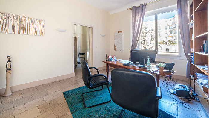 Appartement à vendre - Nantes, Centre-ville - 7 pièces - 6 chambres