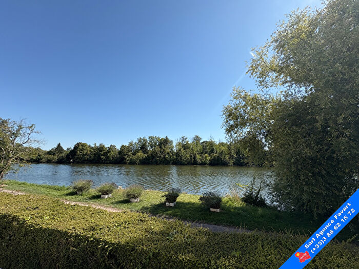 Appartement à vendre - Laroche-Saint-Cydroine - 4 pièces - 4 chambres