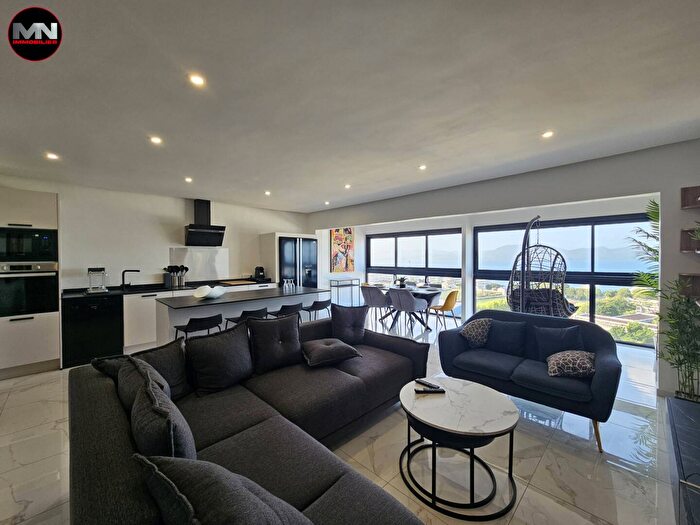 Appartement à louer - Fort-de-France - 5 pièces - 4 chambres