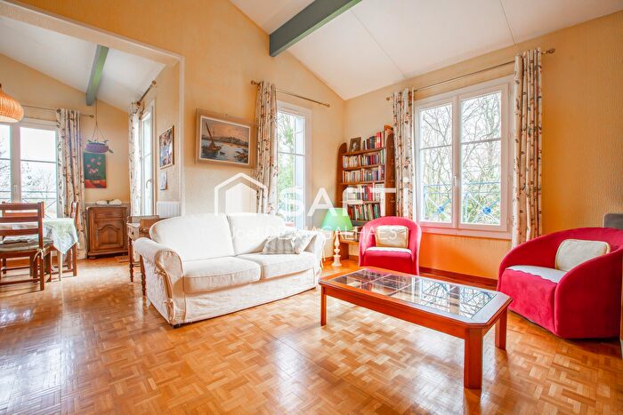 Appartement à vendre - Le Mesnil-Saint-Denis - 5 pièces - 3 chambres