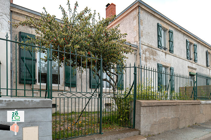 Maison à vendre - Champagné-les-Marais - 5 pièces - 3 chambres