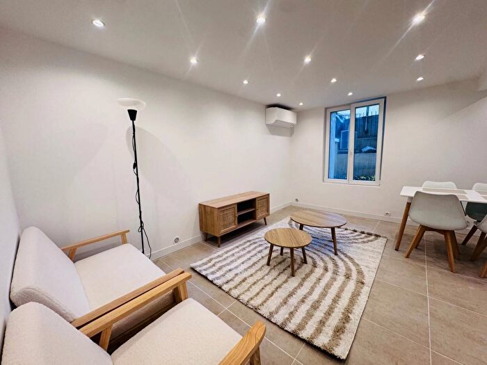 Appartement à louer - République, Nice - 3 pièces - 2 chambres