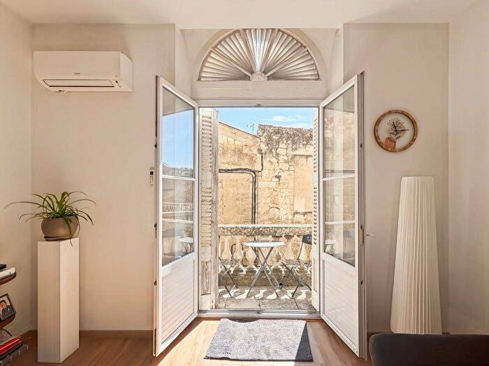 Appartement à vendre - Beaucaire, Centre-ville - 2 pièces - 1 chambre
