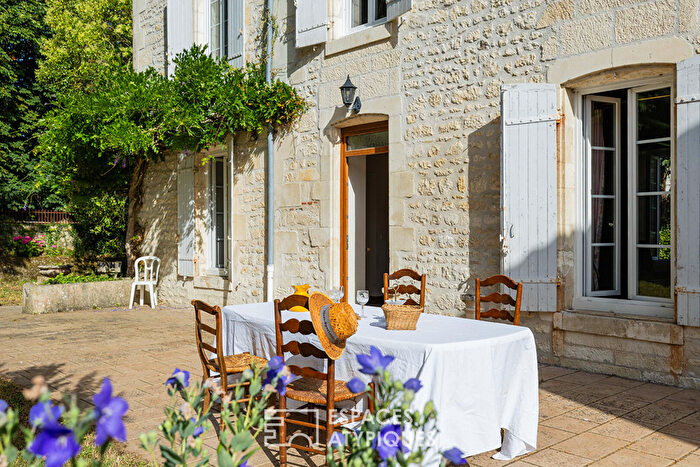 Maison 7 pièces à vendre - Taillebourg