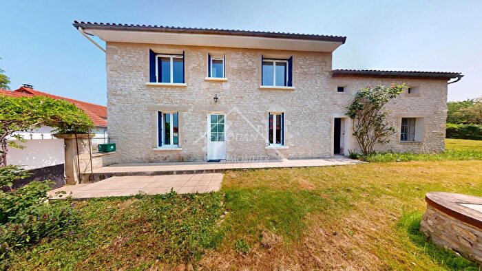 Maison à vendre - Saint-Bonnet-de-Rochefort - 5 pièces - 2 chambres