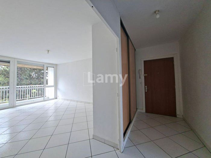 Appartement 5 pièces à louer à Barbâtre-Saint Remy-Verrerie, Reims