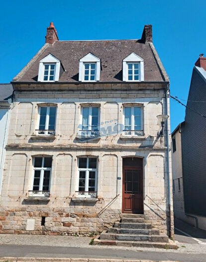 Maison 8 pièces à Pas-en-Artois, à vendre