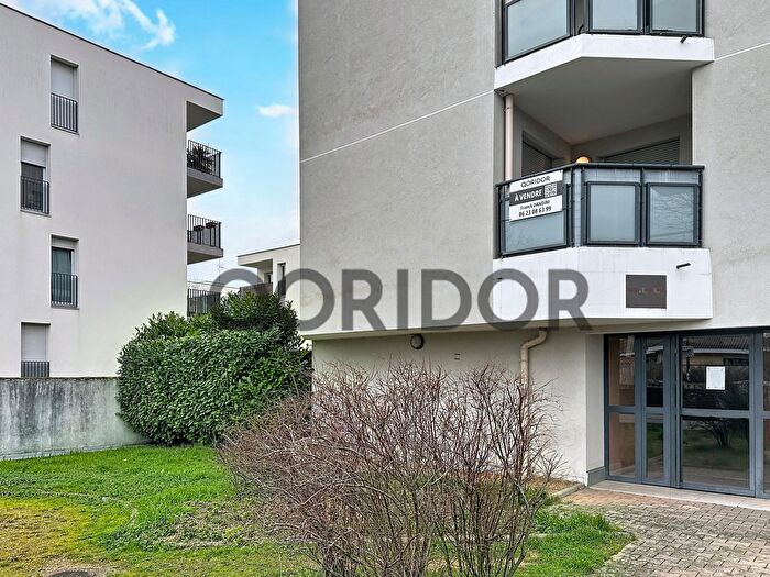 Appartement à vendre - Meyzieu, Centre-ville - 3 pièces - 2 chambres