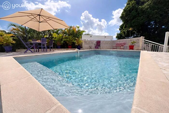 Maison à vendre - Saint-Joseph - 9 pièces - 5 chambres