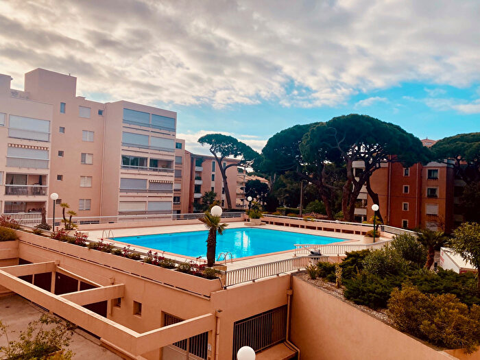 Appartement à vendre - Hyères, Port - 2 pièces - 1 chambre