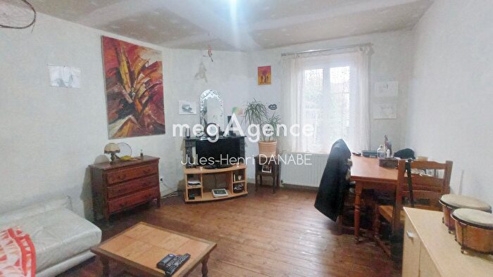 Appartement à vendre - Villeneuve-sur-Yonne - 3 pièces - 2 chambres