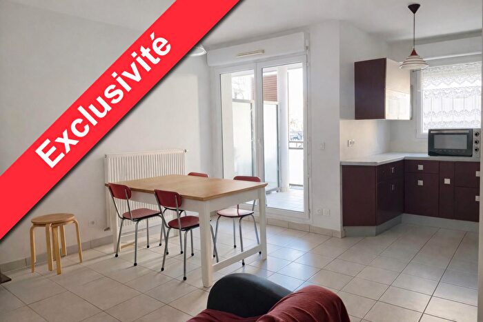 Appartement à vendre - Décines-Charpieu, Centre-ville - 2 pièces - 1 chambre