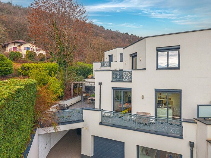 Maison à vendre - Divonne-les-Bains - 6 pièces - 5 chambres