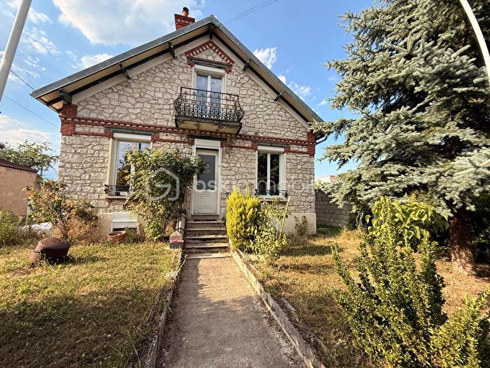 Champagne-sur-Seine : Maison 5 pièces à vendre