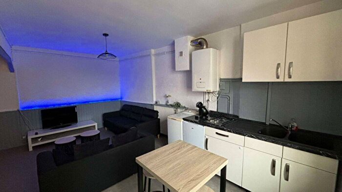 Appartement à louer - Stade-Bourg, Beaumont - 2 pièces - 1 chambre