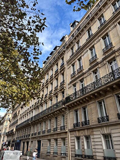 Appartement à louer - Chaillot, Paris ème arrondissement - 6 pièces - 4 chambres