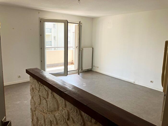 Maisons à vendre et appartements à louer - 1