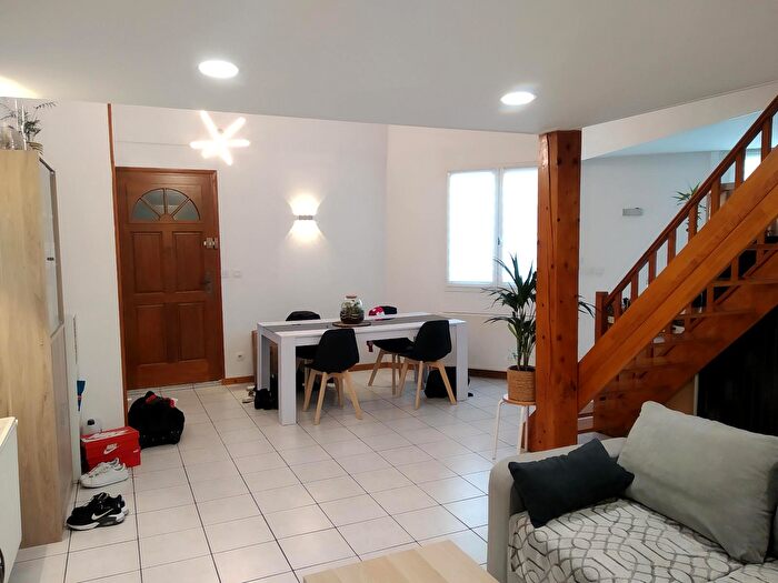 Appartement à louer - Fontaines-sur-Saône - 3 pièces - 2 chambres