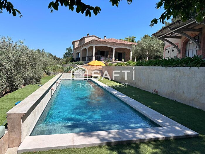 Maison 7 pièces à Saint-Maximin-la-Sainte-Baume, Centre-ville, à vendre