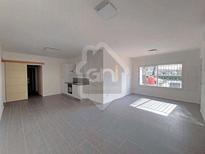 Appartement à louer - Saintes-Maries-de-la-Mer - 3 pièces - 2 chambres