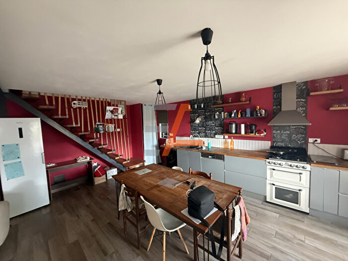 Maison 6 pièces à Saint-Hostien, à vendre