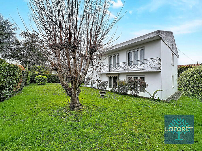 Maison à vendre - La Roche-sur-Yon, Vallée Verte, Liberté - 7 pièces - 6 chambres