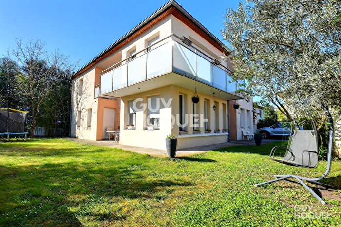 Maison à vendre - Bron, Le Terraillon - 8 pièces - 6 chambres