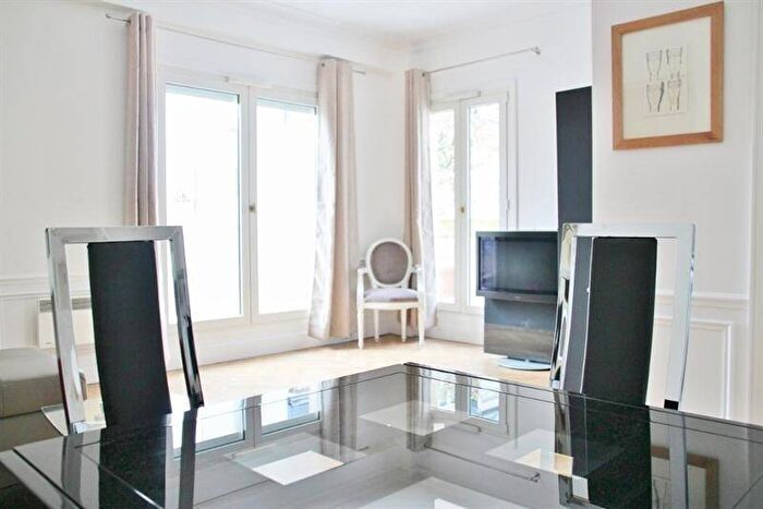 Appartement à louer - Saint Germain des Prés, Paris ème arrondissement - 2 pièces - 1 chambre