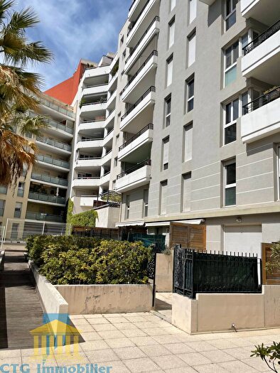 Appartement à louer - Marseille ème arrondissement - 3 pièces - 2 chambres