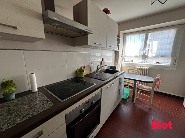 Appartement 3 pièces à vendre - Quartiers Centre, Saint-Hélier, Gare