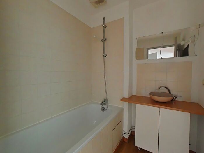 Appartement à vendre - Tarbes, Centre-ville - 3 pièces - 2 chambres