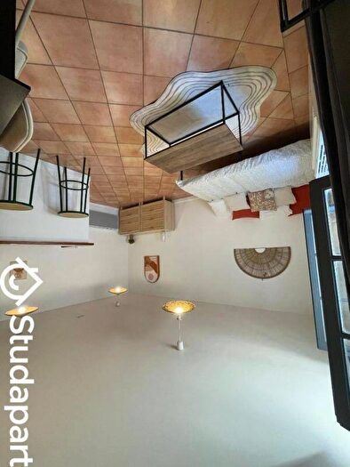 Appartement à louer - Arènes, Nîmes - 1 pièce