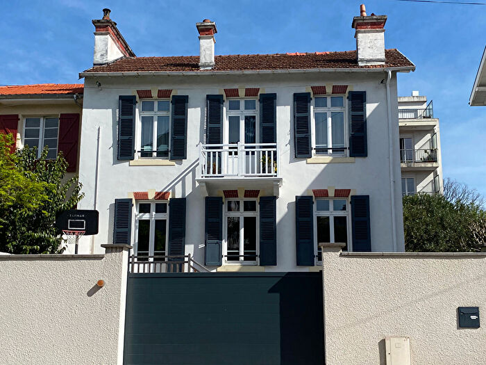 Maison à louer - Pau, Centre-ville - 5 pièces - 4 chambres