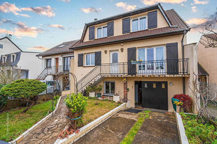 Maison à vendre - Noisy-le-Grand, Centre-ville - 7 pièces - 4 chambres