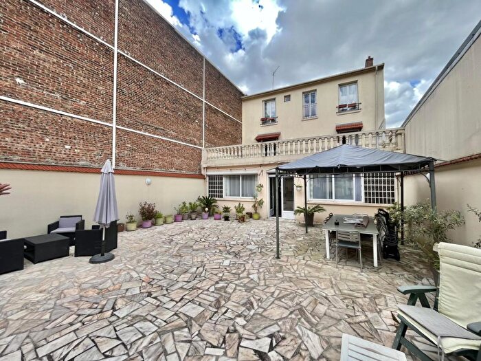 Maison à vendre - Bagnolet, La Dhuys - 10 pièces - 7 chambres