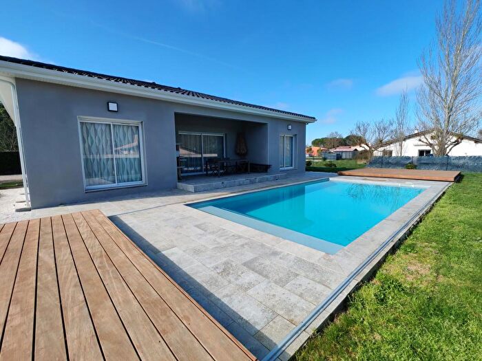 Maison 4 pièces à Saint-Étienne-de-Tulmont, à vendre