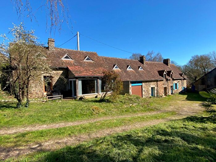 Maison à vendre - La Ferrière-Bochard - 6 pièces - 4 chambres