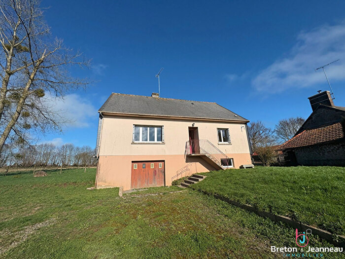 Maison à vendre - Fougerolles-du-Plessis - 6 pièces - 4 chambres